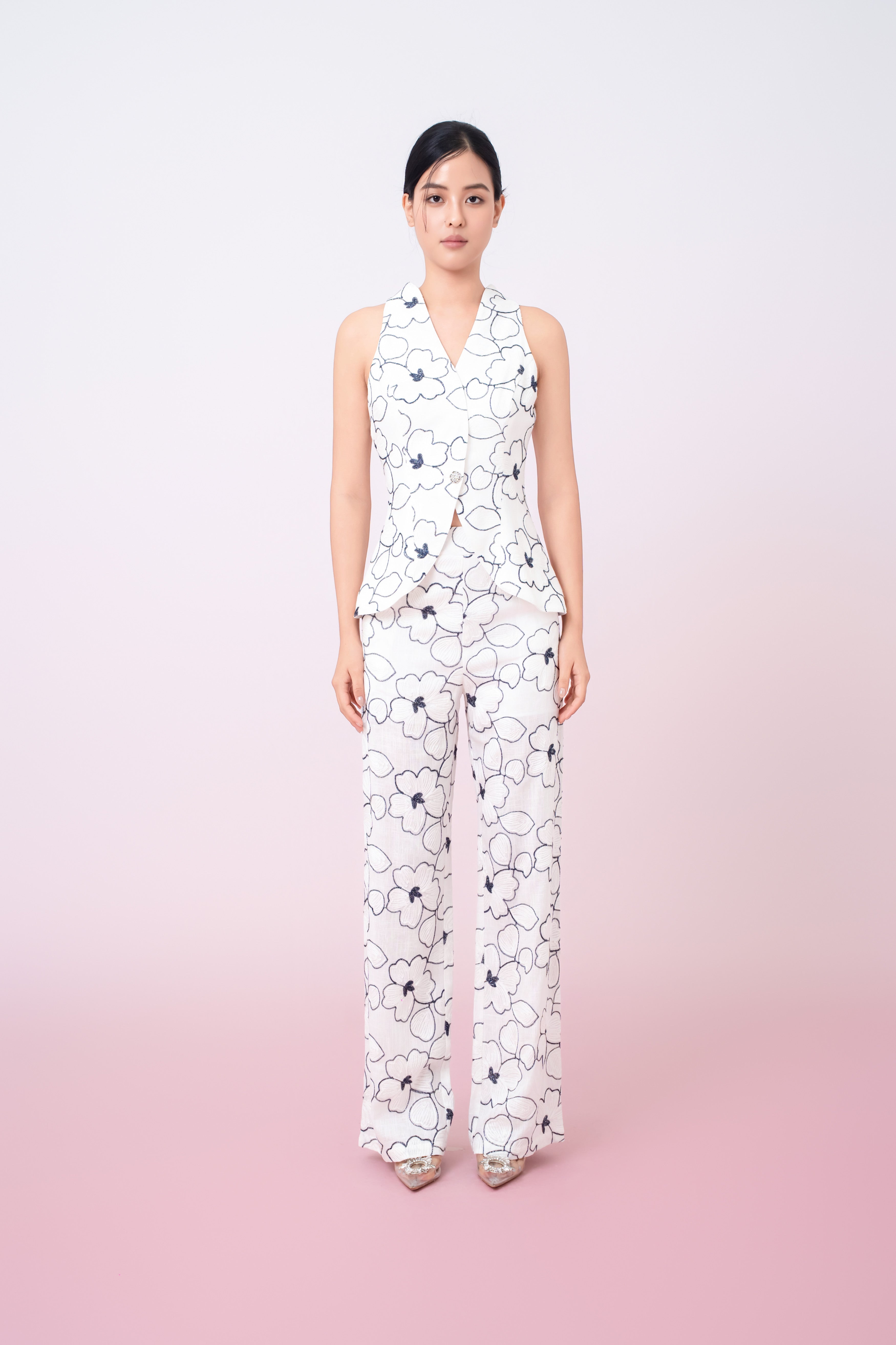 Joley Floral Embroidery In White Loose Fit Pants – Nimisski